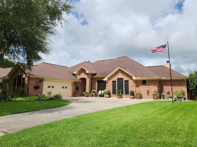 104 Portulaca St, Lake Jackson, TX 77566