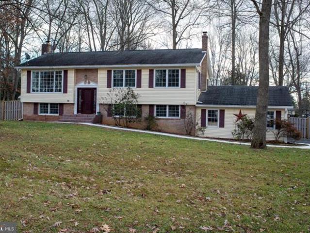104 Packett Dr, Charles Town, WV 25414