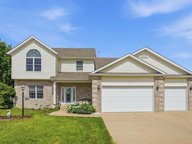 104 Parkview Dr, Eldridge, IA 52748
