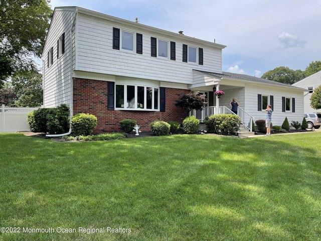 104 Pear St, Oakhurst, NJ 07755