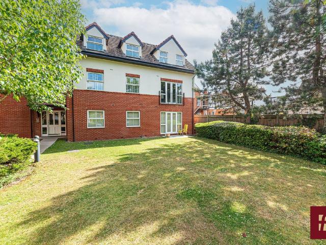104 Pinewood Avenue, Crowthorne, Berkshire RG45, 2 bed flat to rent, £1,400 pcm | PrimeLocation
