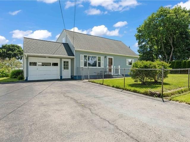 104 Rahway Rd, Rochester, NY 14606