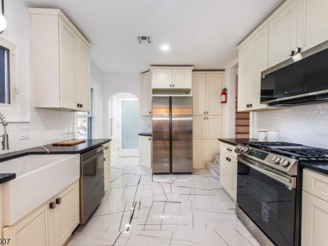 104 Reynolds Pl