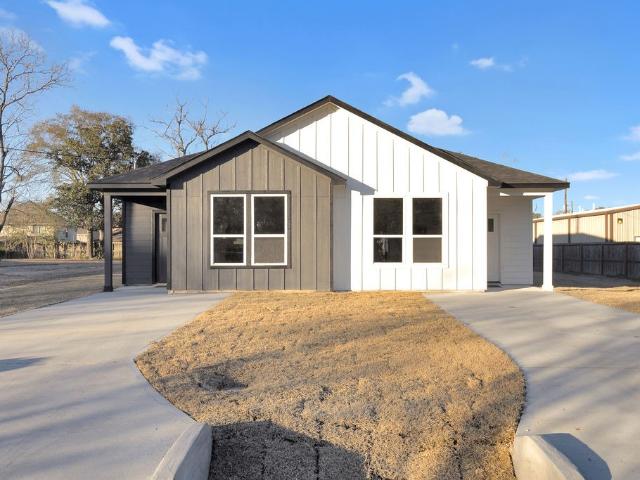 104 Runnels St, Willis, TX 77378 | MLS #59445 | Compass
