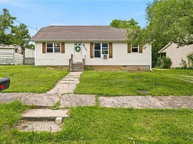 104 W 4th St, Freeman, MO 64746