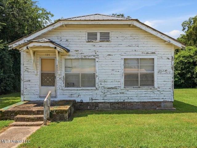 104 W Bell Ave, Mendenhall, MS 39114