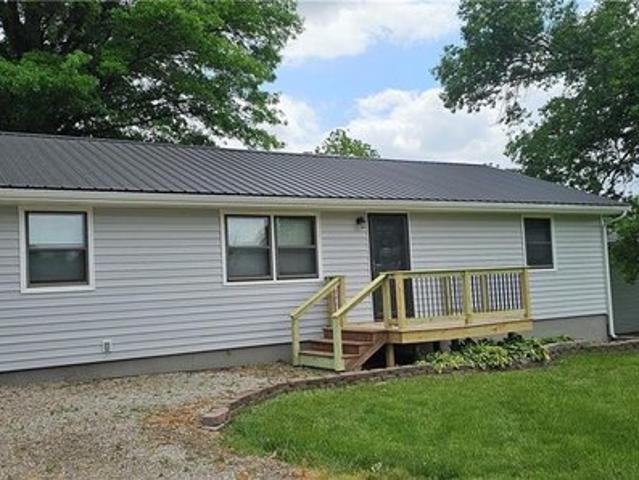 104 W Cedar St, Waverly, MO 64096