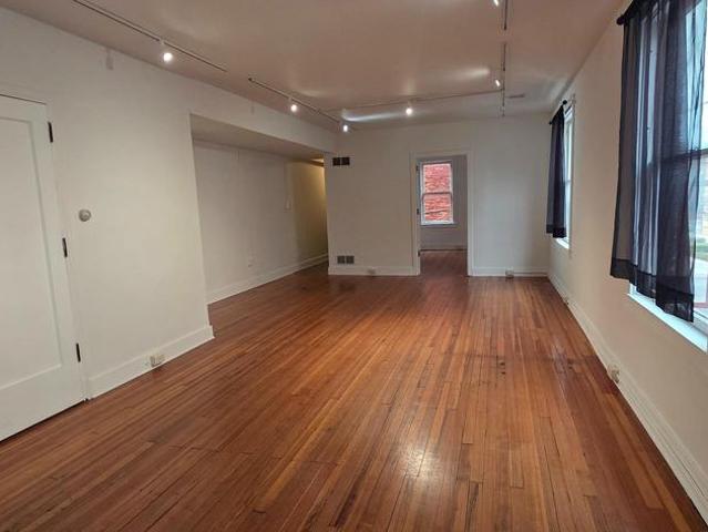 104 W Chestnut Street