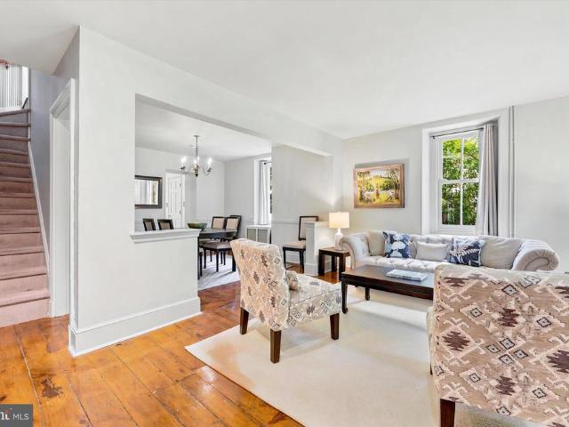 104 W Gravers Lane
