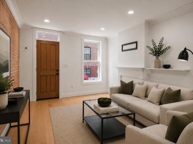 104 W Heath Street