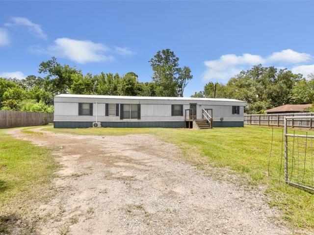 104 W Lawrence St, Dayton, TX 77535
