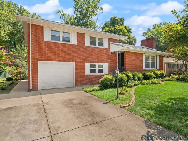 104 W Maplewood Drive