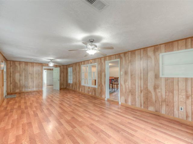 104 W Paradise Drive