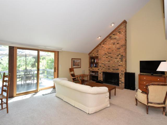 104 Woodfield Ct