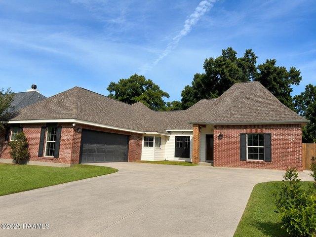104 Woodlake Ln, Lafayette, LA 70508