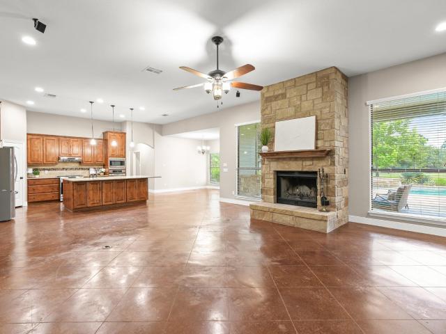 104 Woodland Ct