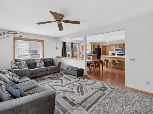 104 Woodview Dr, Cottage Grove, WI 53527