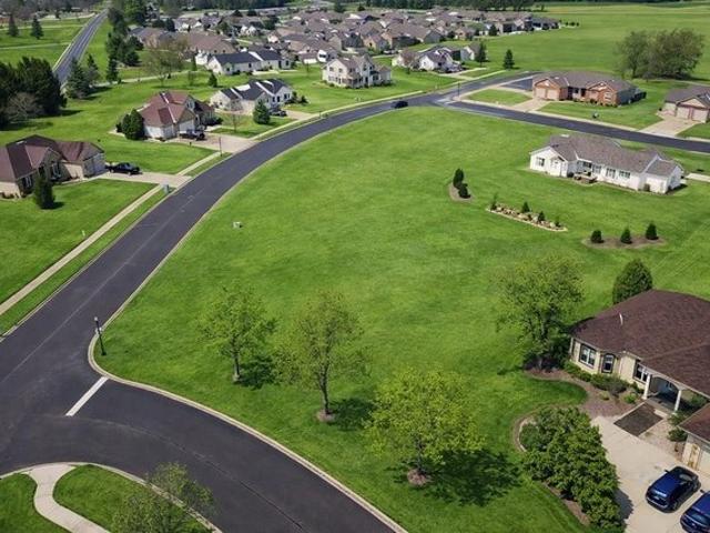 104 Waterford Dr, Bucyrus, OH 44820