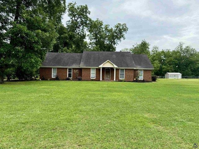 104 Winchester Drs, Leesburg, GA 31763