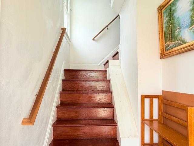 104 Thompson St
