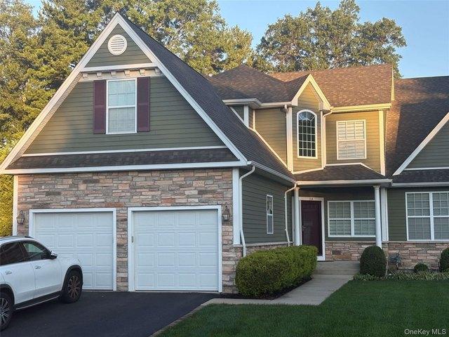 104 Victoria Pl, Melville, NY 11747