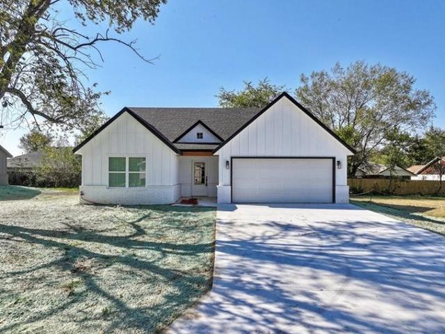 104 Zachary Dr, Grove, OK 74344