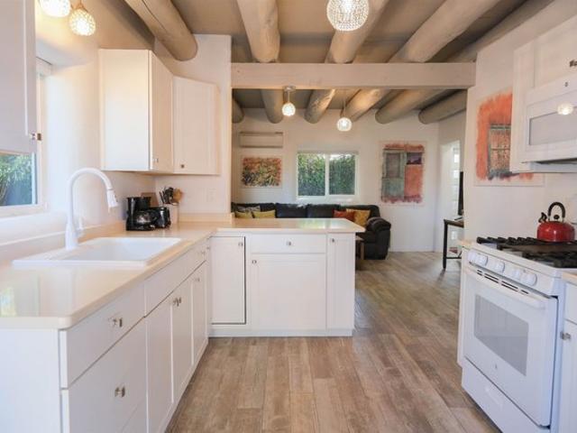104A B Brooks St, Taos, NM 87571