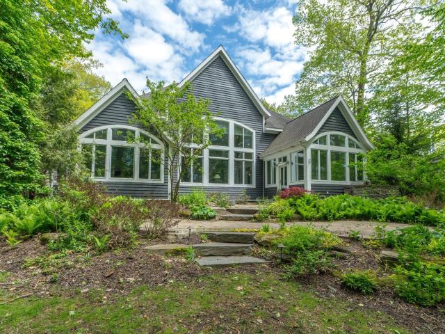 10543 Lakeshore Dr, West Olive, MI