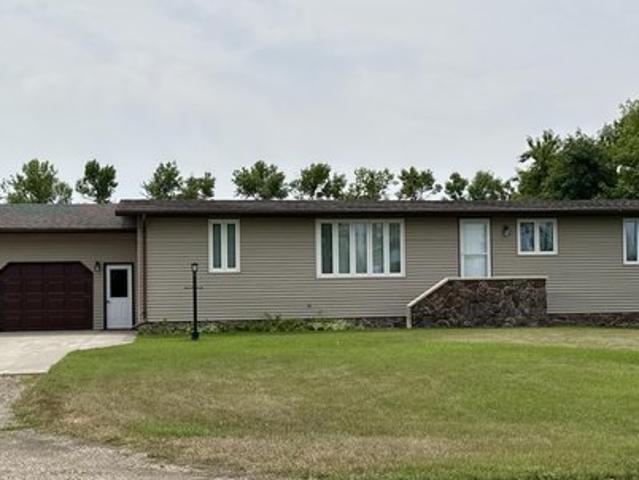 10540 Elgin Ln, Langdon, ND 58249