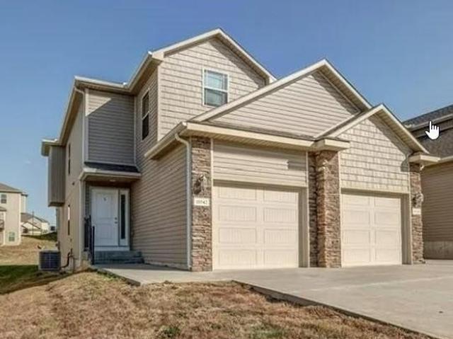 10542 Clubhouse Dr, Kansas City, KS 66109