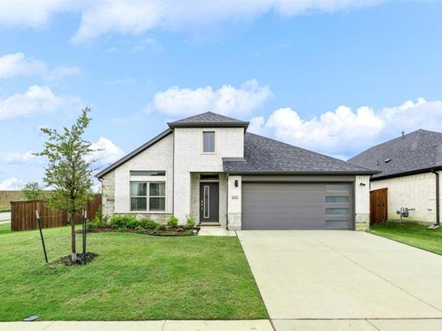 10544 Landry Bluff Ln, Fort Worth, TX 76126