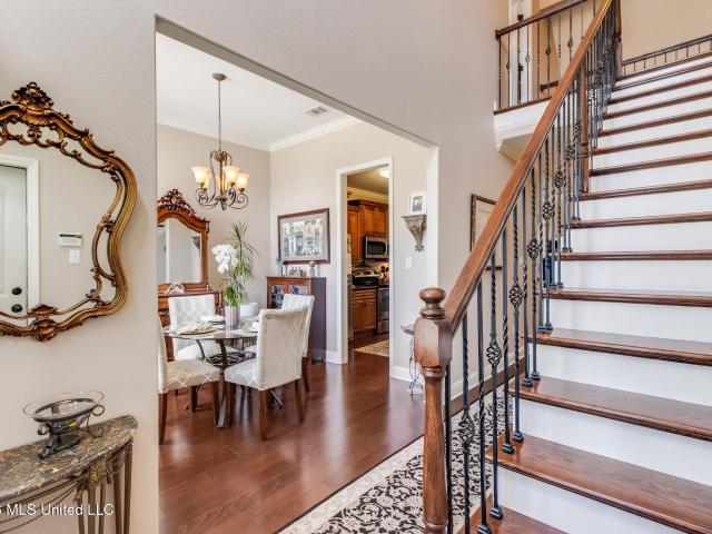 10544 Roundhill Drive