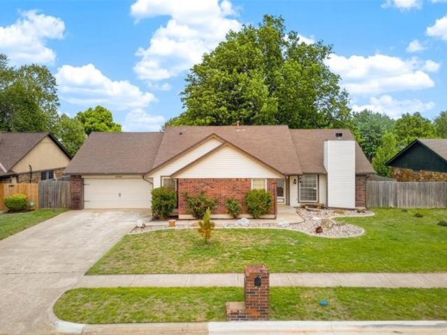 10545 Lou Anna Pl, Midwest City, OK 73130