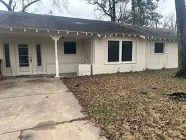 10546 Royal Oaks Dr, Houston, TX 77016