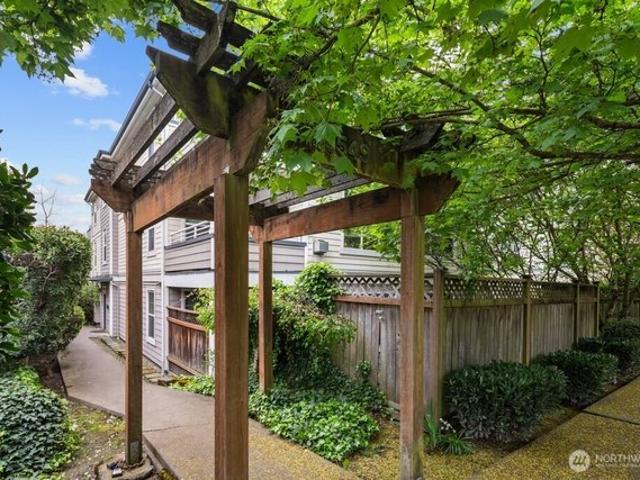 10549 Stone Ave N Apt 303, Seattle, WA 98133