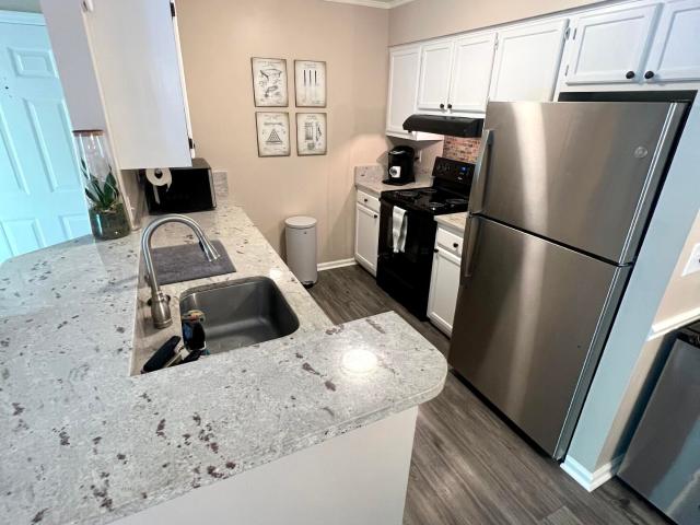 1054 Anna Knapp Apt 6b