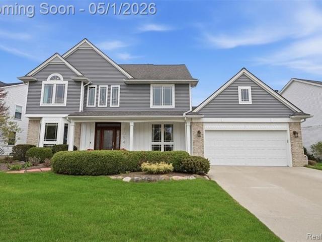 1054 Colt Ln, South Lyon, MI 48178