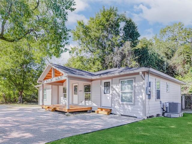 1054 Dewalt St, Houston, TX 77088