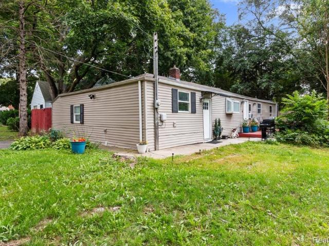 1054 E Mandeville Street