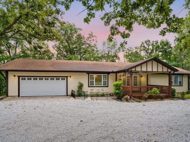 1054 E Preston Ln, Pleasant Hope, MO 65725