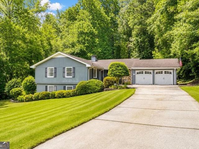 1054 Fairfield Dr NE, Marietta, GA 30068