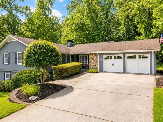 1054 Fairfield Drive NE