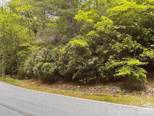 1054 Hawk Mountain Road