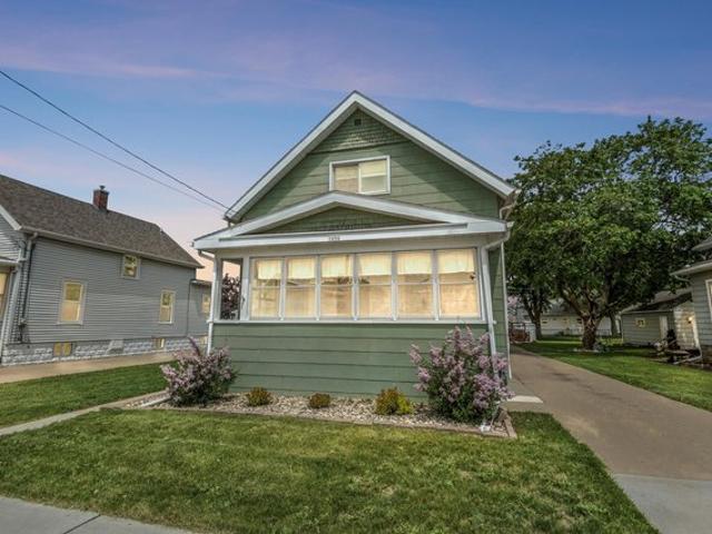 1054 Tyler Ave, Oshkosh, WI 54902