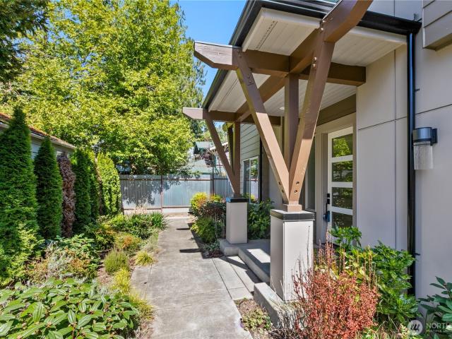 1054 th Ave NE, Seattle, WA 98125 | MLS #2506 | Compass