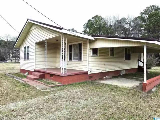 1054 TREADWELL AVE, GADSDEN, AL 35903 Single Family Residence.