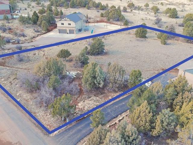 10550 W Zion Dr, Orderville, UT 84758