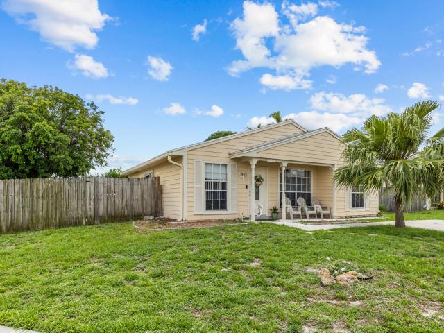 10552 Bobbie Ln, Royal Palm Beach, FL 33411 | MLS #R11168 | Compass