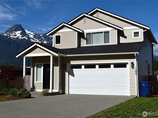 1055 Montague Ave, Darrington, WA 98241