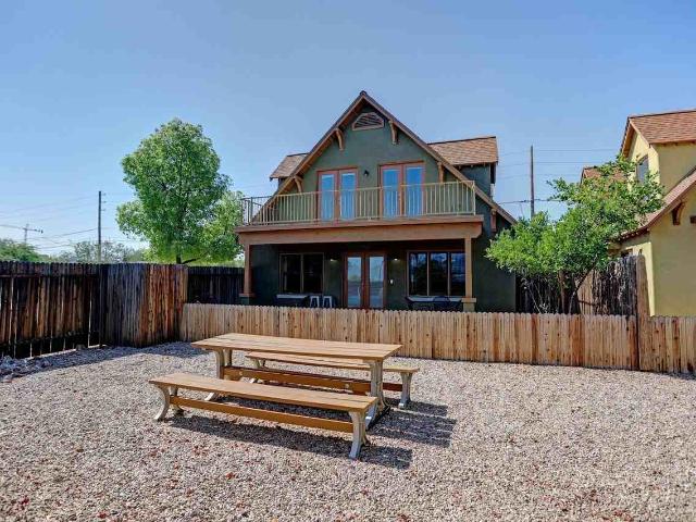 1055 N. 3rd Ave. 5 Bedroom Apartment for Rent at 1055 N 3rd Ave, Tucson, AZ 85705 West University